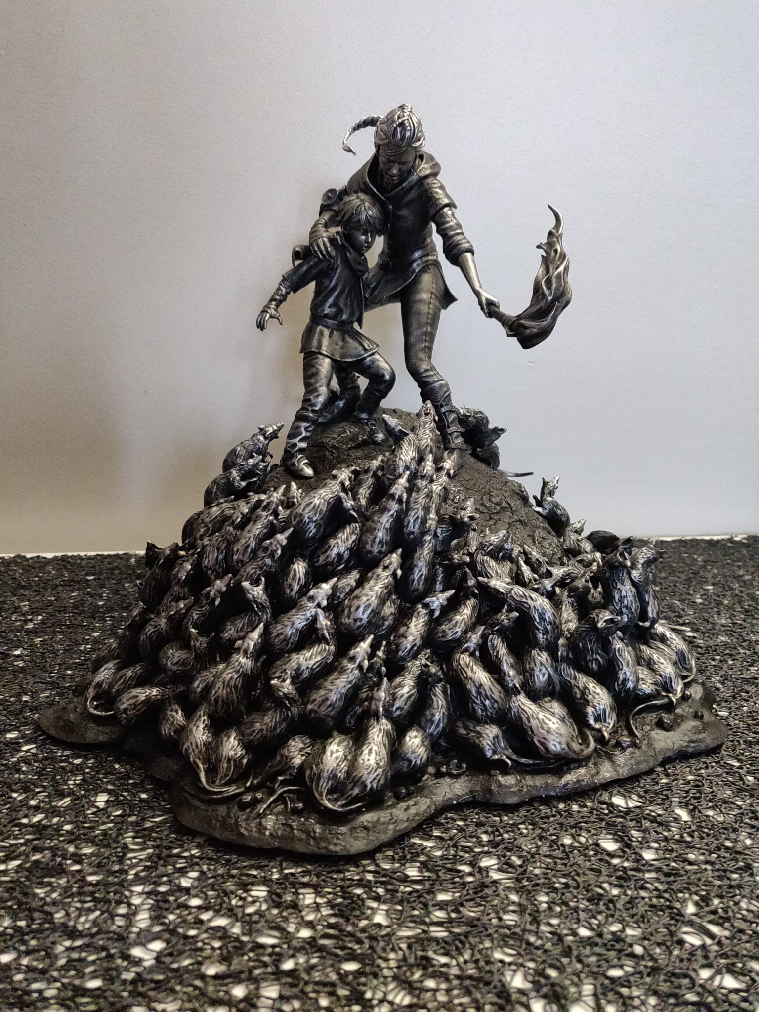 Unboxing : Amicia & Hugo Premium Statue - Silver Edition / A Plague Tale