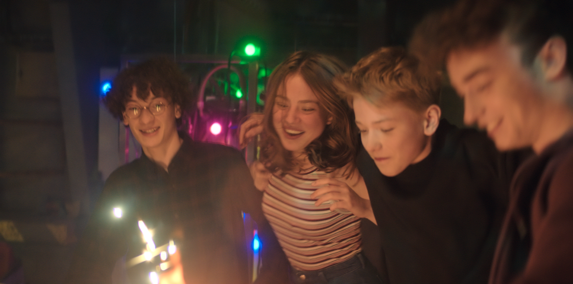 Parallèles : Notre avis sur la série française originale Disney+